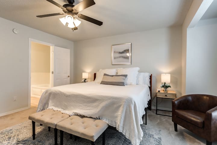 Private Room Downtown Lbk By The Stadium - Lubbock, TX