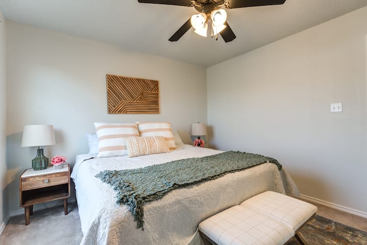 Private Room In Downtown Lbk By The Stadium - Lubbock, TX