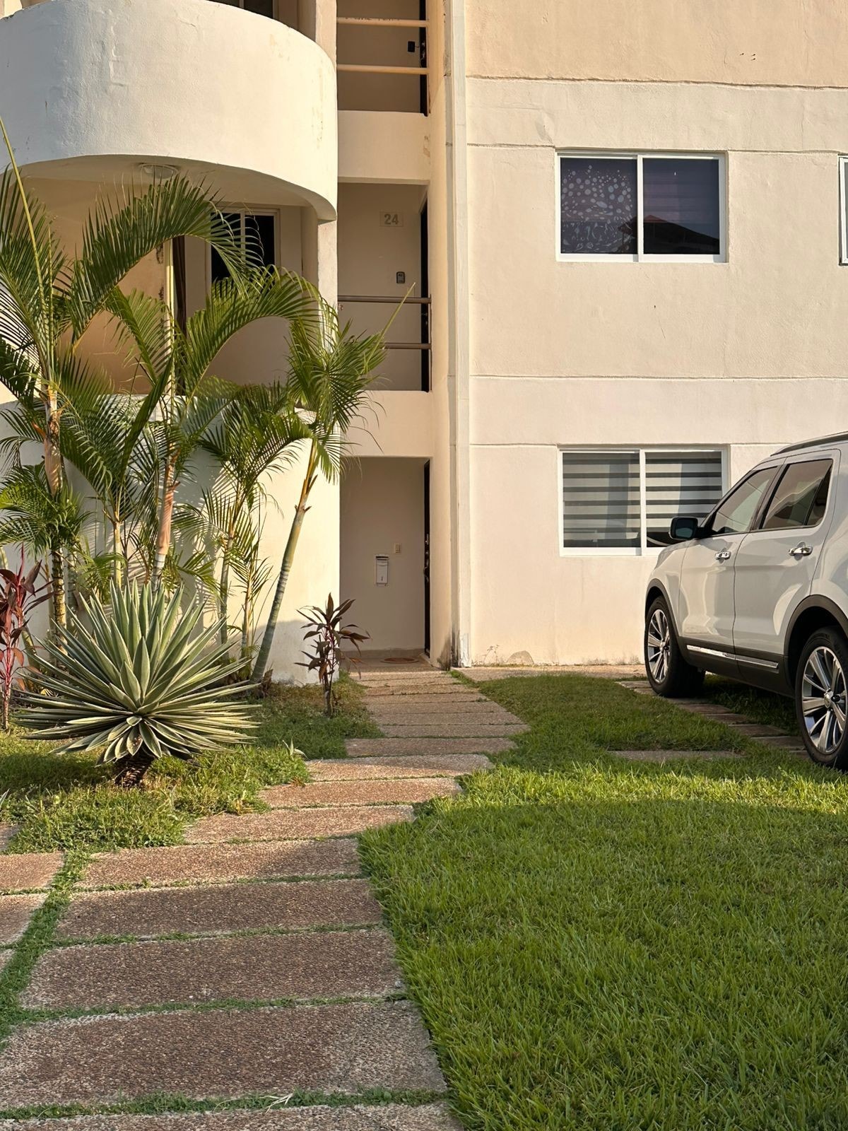 Ideal apartment steps from the beach and La Isla - Flats for Rent in ...