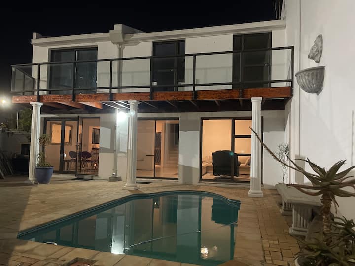 Charming 3br Home*pool, Parking &*City Attractions - Camps Bay