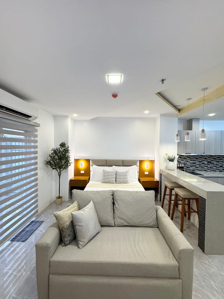 Studio - Modern Smarttech Studio Luxe-101 - Angeles
