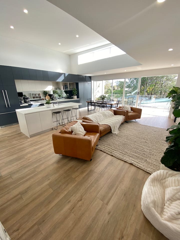 Spacious Beachside Home - Cronulla