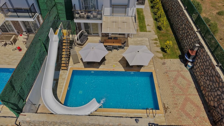 Geniş Aileler Için Uygun Aqua Parka Sahip Villa - Aklar