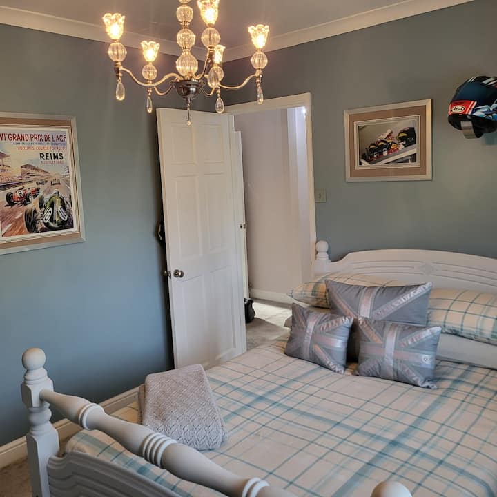 Room In Sonning Common - Reading