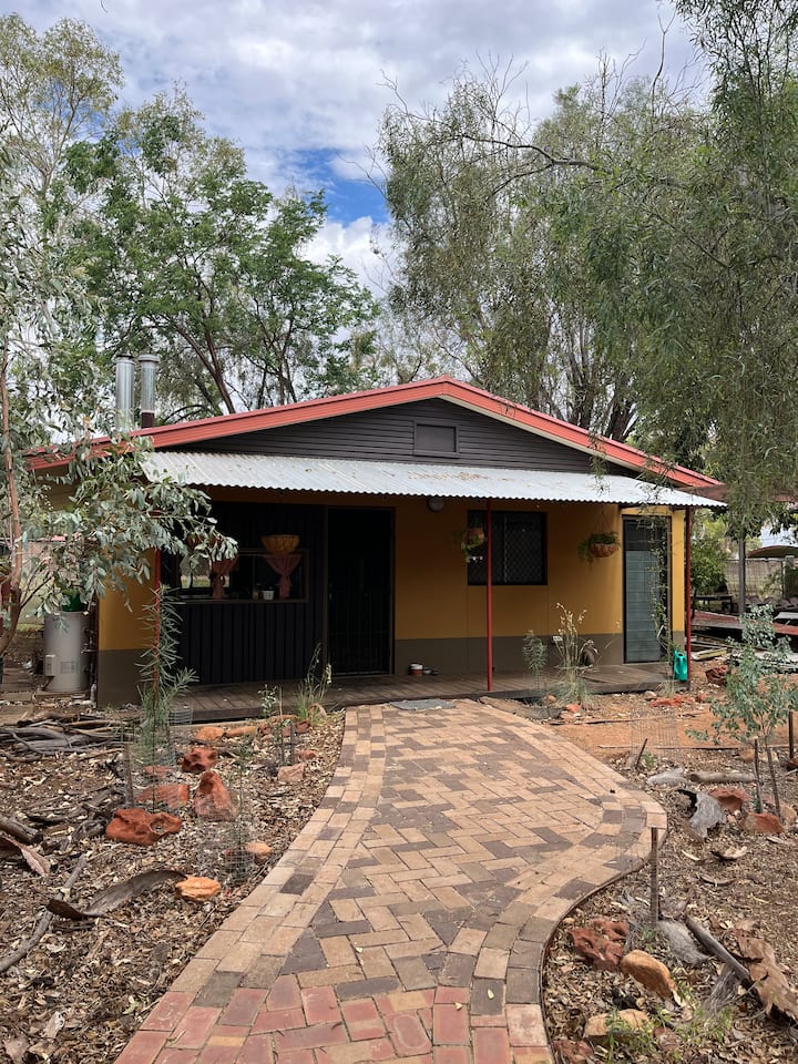 Self-contained Granny Flat - Alice Springs