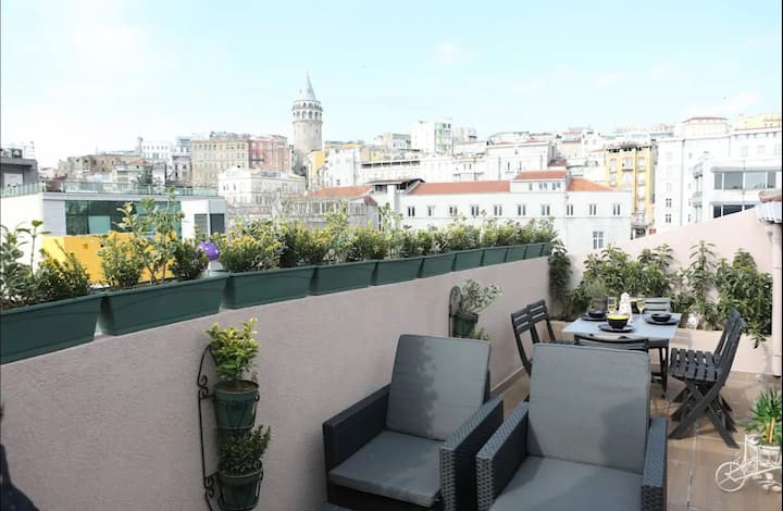 Modern Penthouse With City View - Istanbul