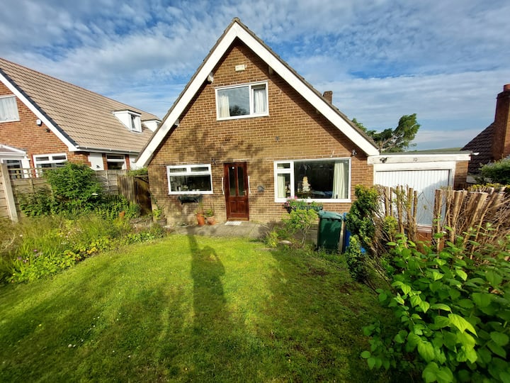 2 Bed Family House In Edenfield - Bury