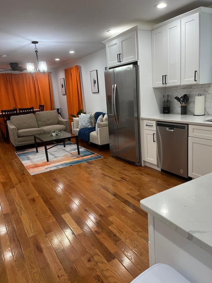 Modern Spacious 4br•free Parking•close To Downtown - Rhode Island