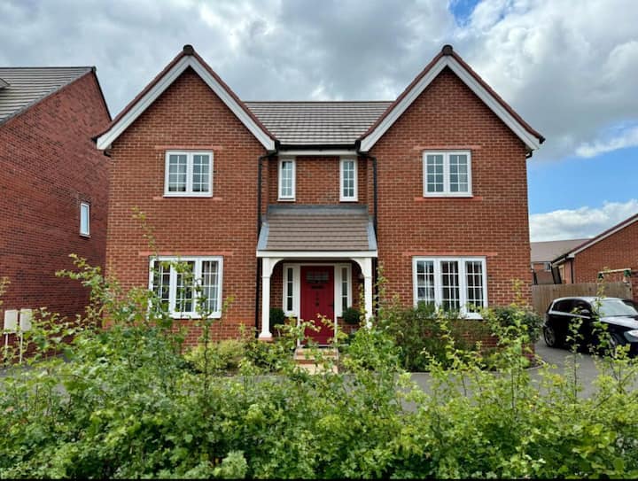 Beautiful 5-bed Home - Hereford