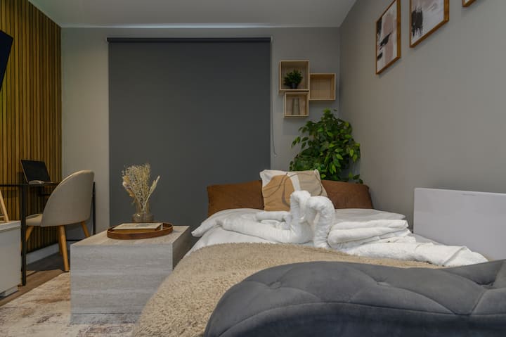 Premium Centre Retreat • Work & Relax • Pool Table - Leeds