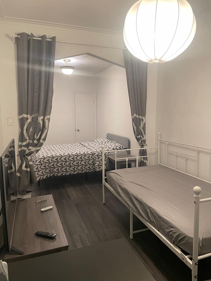 Best 1br•ac• 2min Walk Metro• Great Deal•location - Montréal, QC