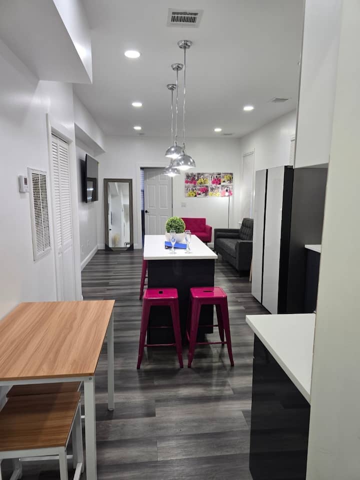 Cozy Trendy 2 Bedroom Apartment - Livingston, NJ