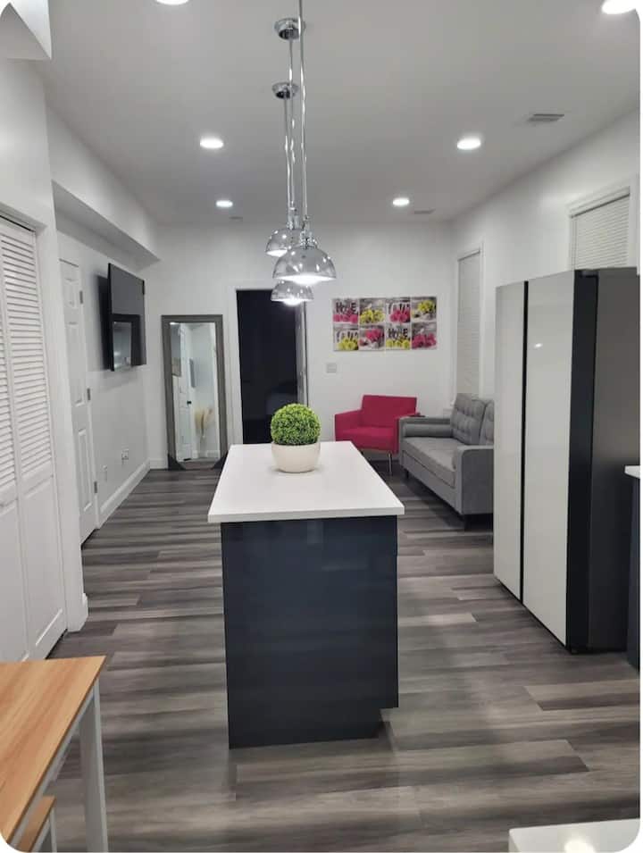 Cozy Trendy 2 Bedroom Apartment - Prudential Center