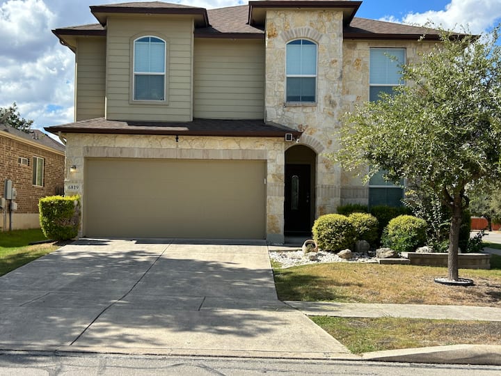Spacious, Pet And Family Friendly Home In Nw Sa - San Antonio, TX