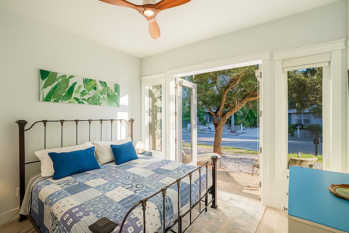Downtown Villa - Yard + Bocce - Walk To Marina - Sarasota, FL