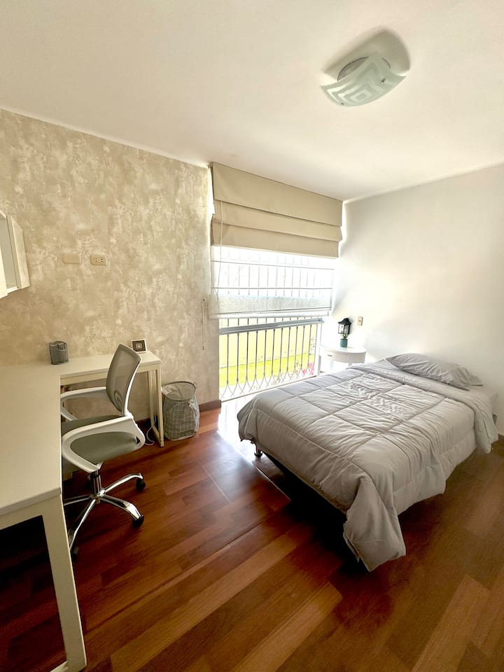 Acogedora Habitación Amplia En Casa - Lima