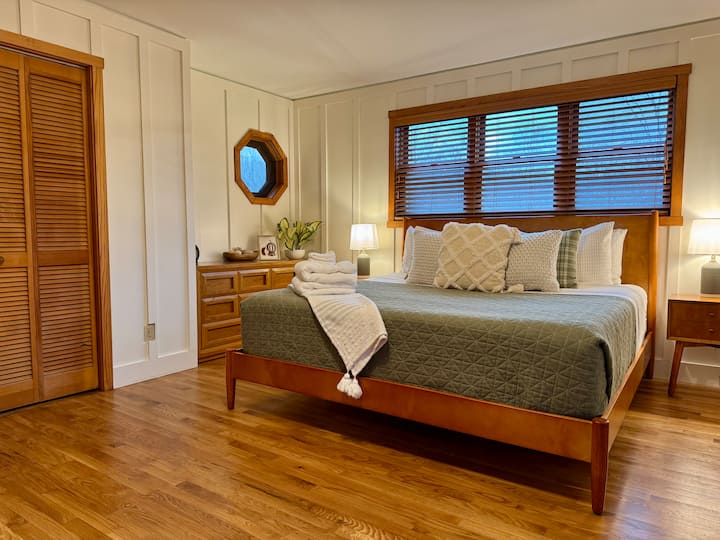 Nature Lover’s Cabin Retreat | 24acres W/trails - Athens, OH