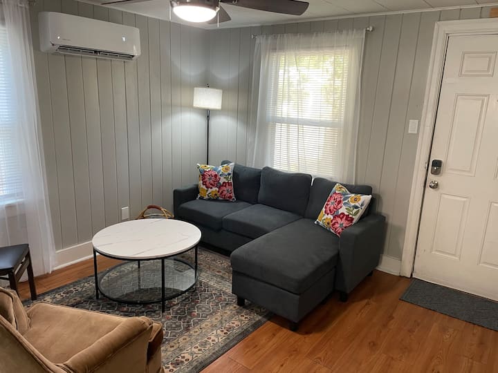 Cozy Efficiency Near Acu - Impact, TX