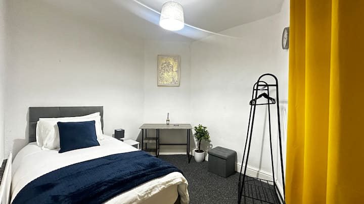 Comfortable Single Room With A Lock (C77) - Salford