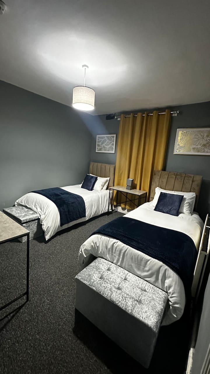 Twin Private Room With A Lock (D77) - Manchester