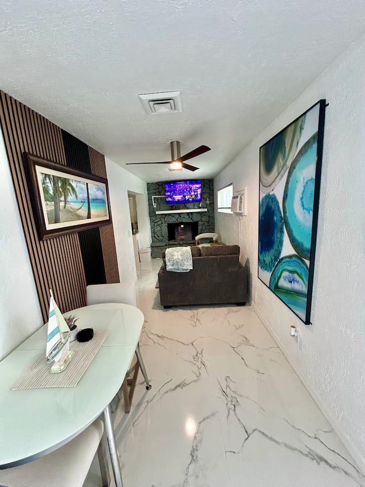 Steps To Beach & Bistro: Modern 1br Guesthouse Gem - Avalon State Park, Fort Pierce