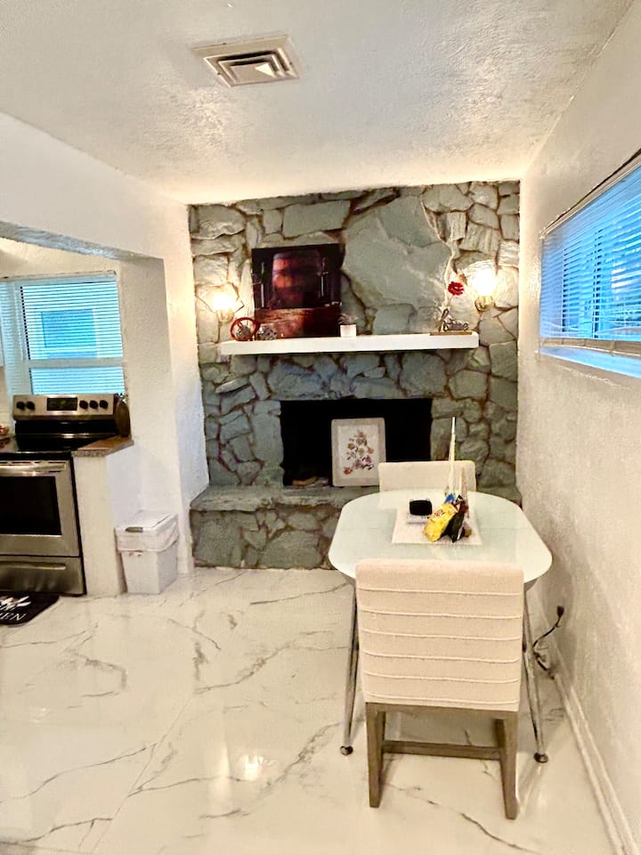 Island Guesthouse 1/1 Walk To Beach/restaurants - Fort Pierce