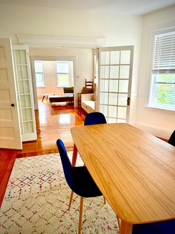 Spacious 2br Condo In Victorian Neighborhood - Boston