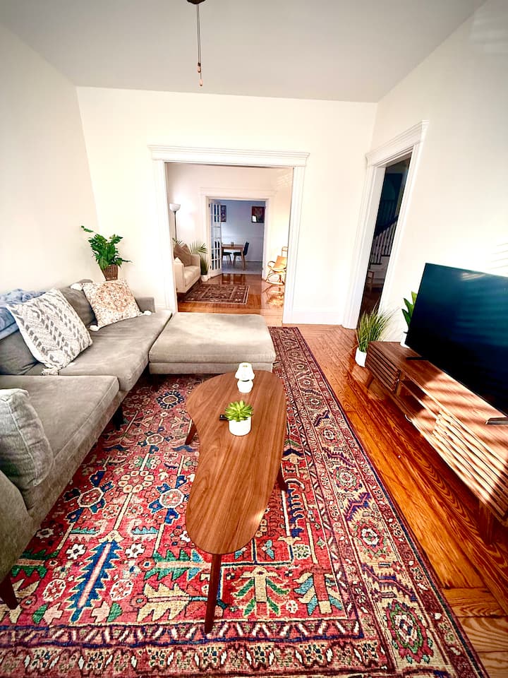 Large Family Friendly Condo W/ Washer Dryer - Dorchester, MA