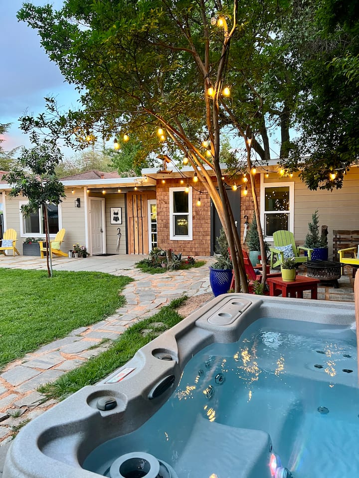 King Suite | Hot Tub | Yard | Wifi | 5 Star - Sacramento, CA