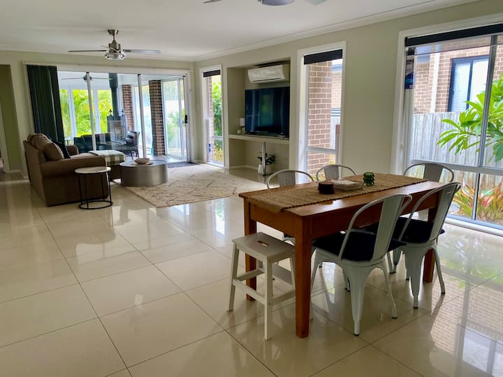 4 Bedrooms & Media Room In Very Quiet Location - South Coast