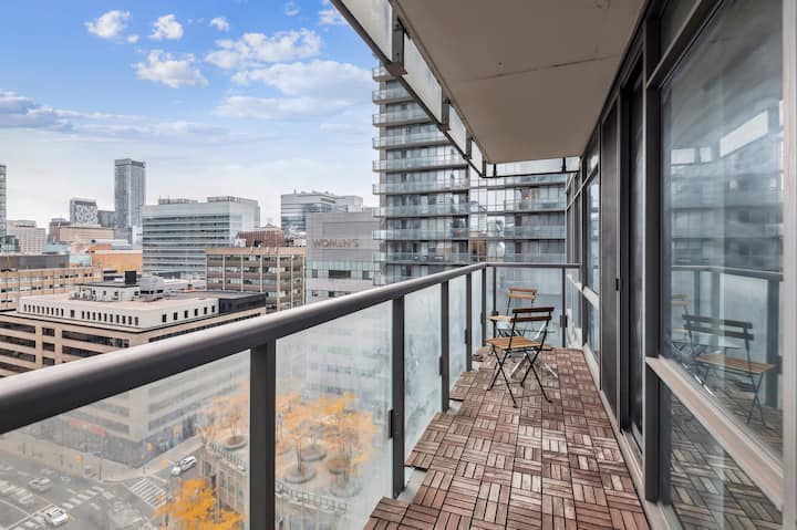 Amazing Views In Luxe Condo Walk To Yonge & Dundas - Toronto