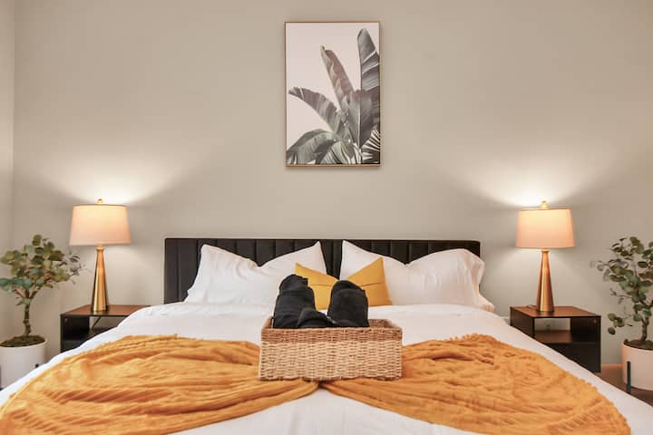 Cozy King 2bdr W/ Free Parking, Pool, Downtown Htx - Northside - Houston