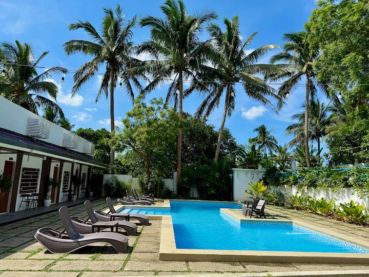 Solstice Suites-errol Suites (Good For 44-46 Pax) - Amadeo