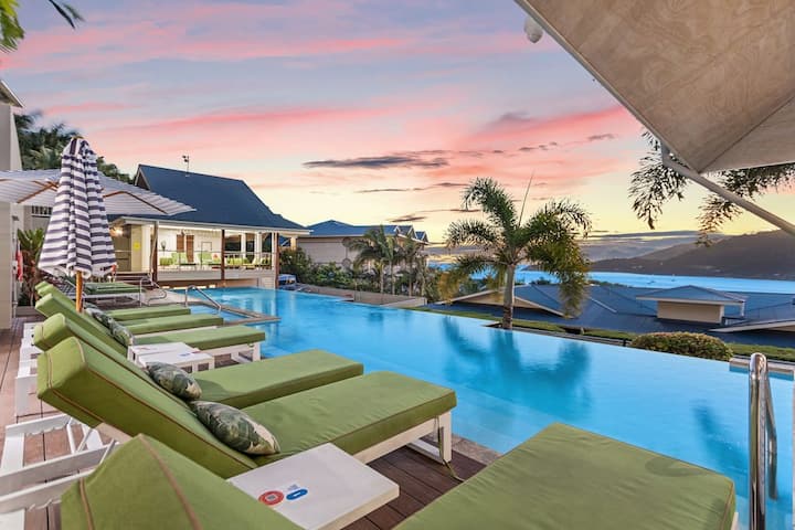 Club Airlie - Airlie Beach