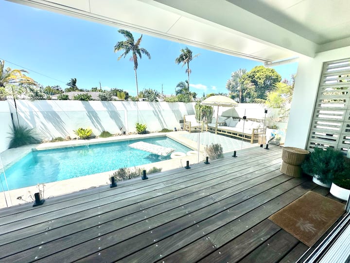 Private & Relaxed Family Resort Living - Coolangatta