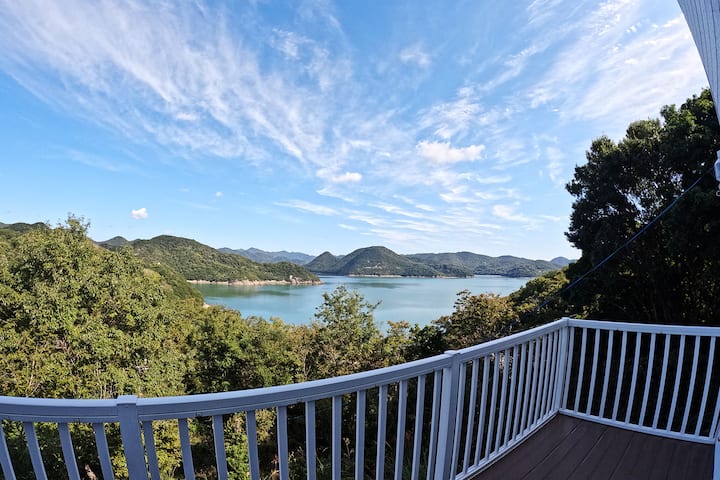 Designer Island Villa · Iconic Sea Views - Bizen