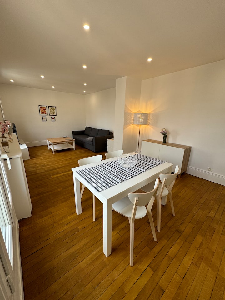 Spacious Apartment In The Heart Of Courbevoie - Courbevoie