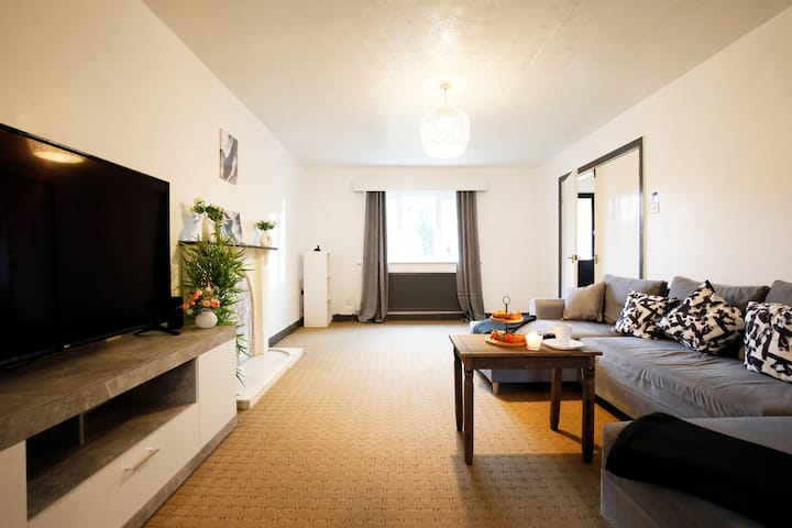 Spacious Didsbury Home - 4 Bed Detached - Manchester