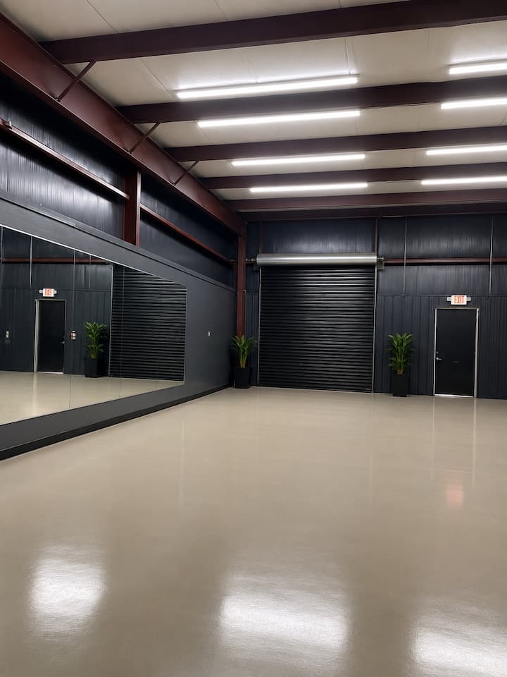 Spacious Event Space For Parties - Covington