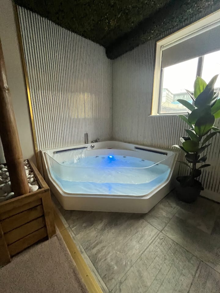 City Centre Apartment With Hot Tub - Liverpool