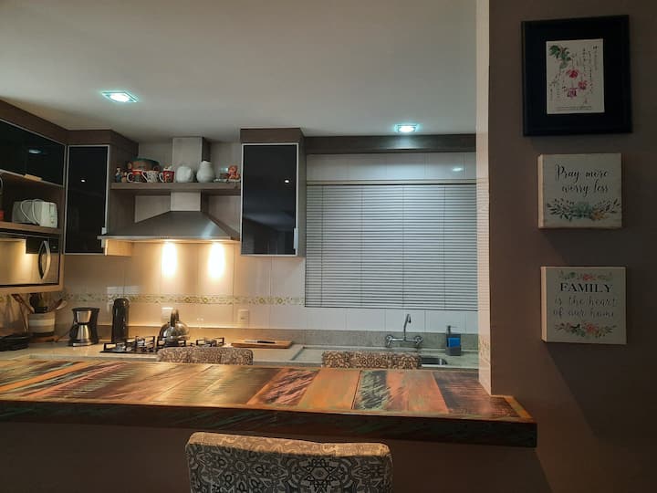 Espaço Inteiro Com Uma Suíte. - Campo Largo