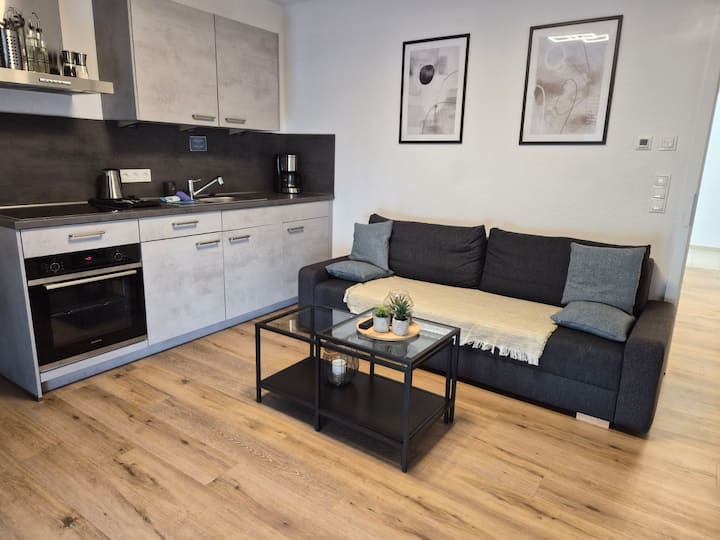 Apartment With Sofa And Balcony | Parking - Osnabrück