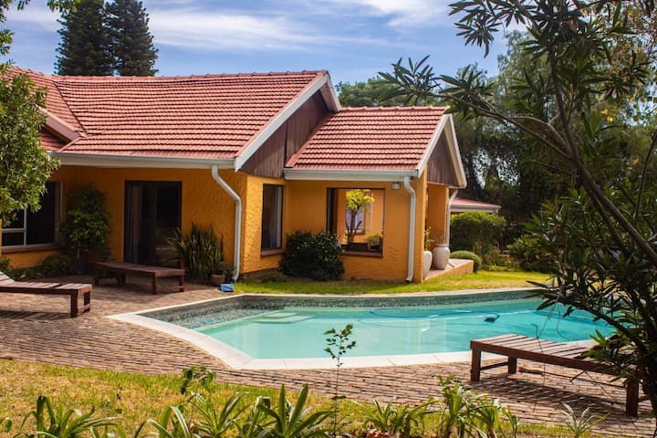 Four Bedroom House With A Pool - Johannesburg