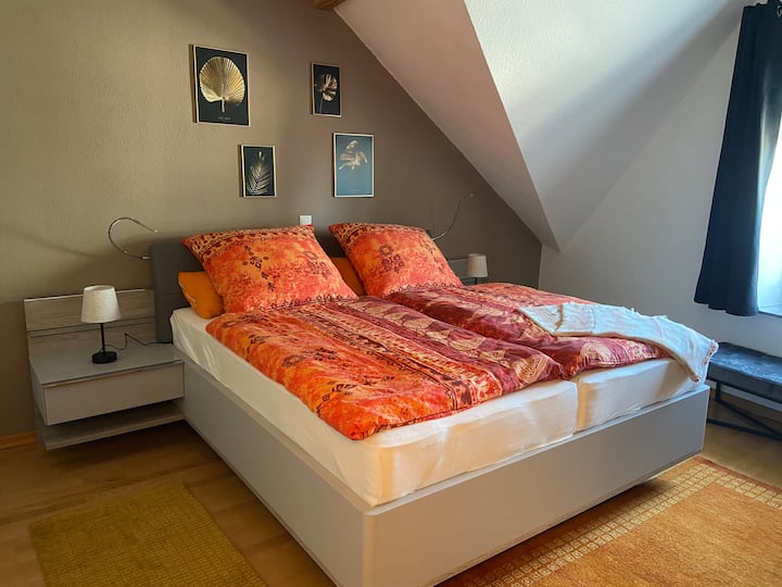 Charmante Dachgeschosswohnung In Bonn Duisdorf - Bonn