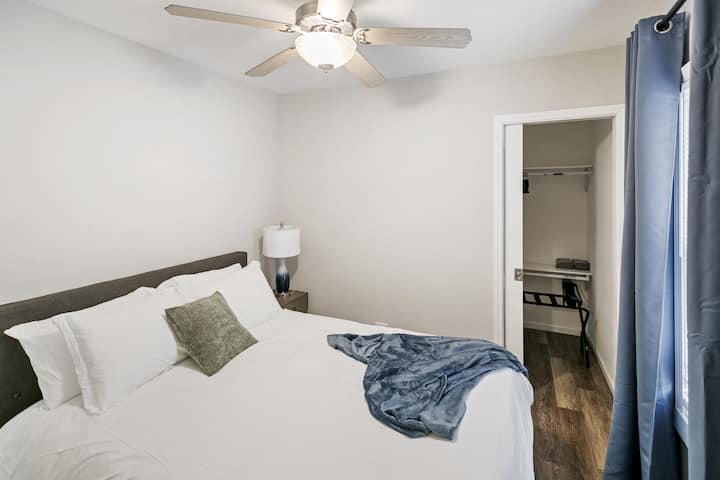 Centrally Located House - Waukegan, IL