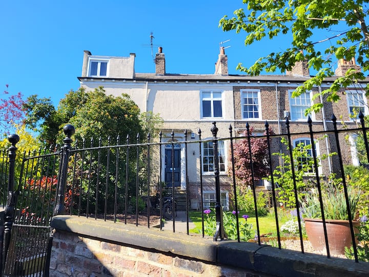 Mount Terrace, York - York