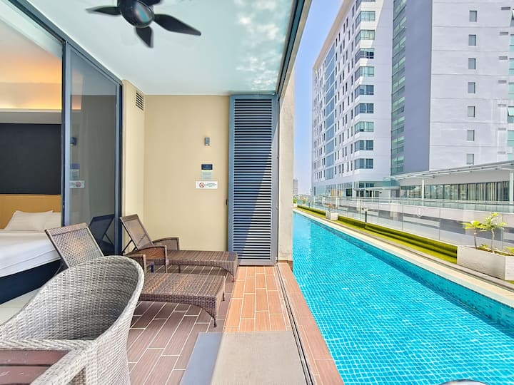Pool At Doorstep Suite - (2 Adults 3 Kids) Jonker - マラッカ