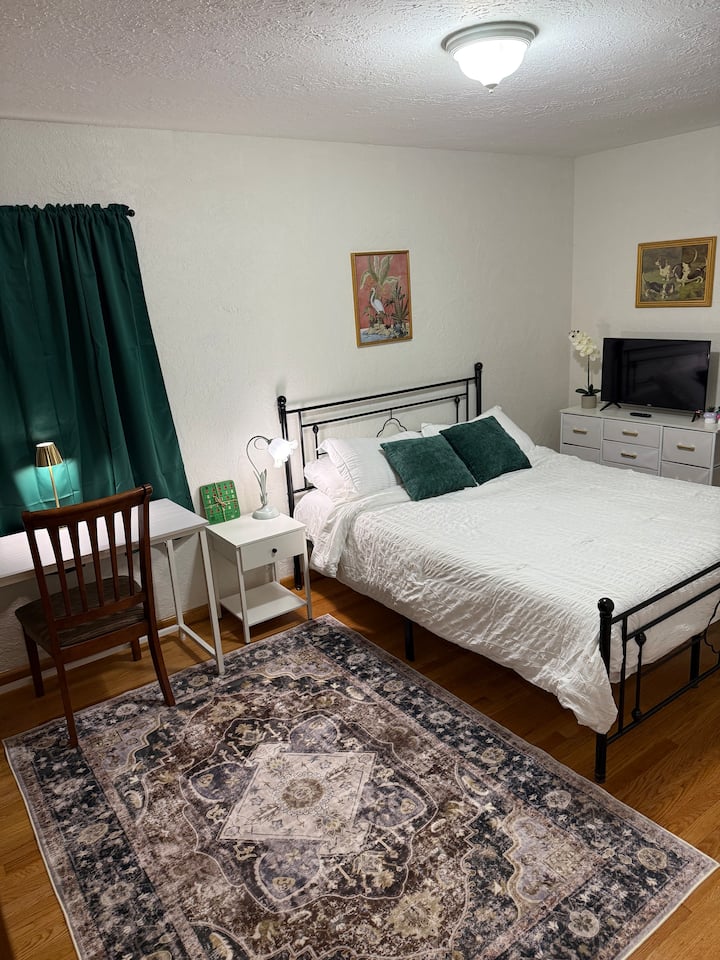 Green Room In The Heart Of Kc - Kansas City, MO