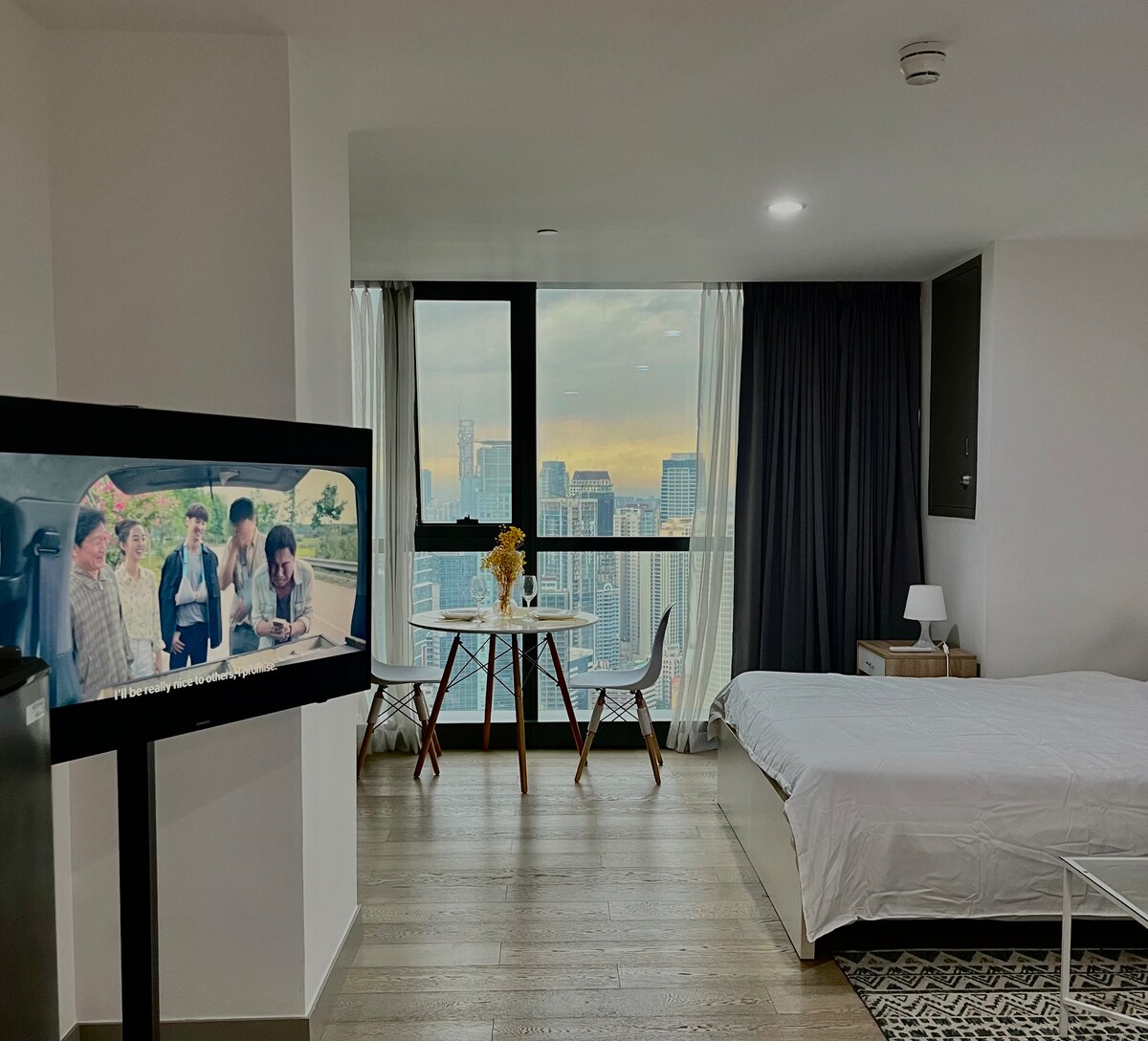 Studio Spire 2 beds, city view w washer - Condominiums for Rent in ...