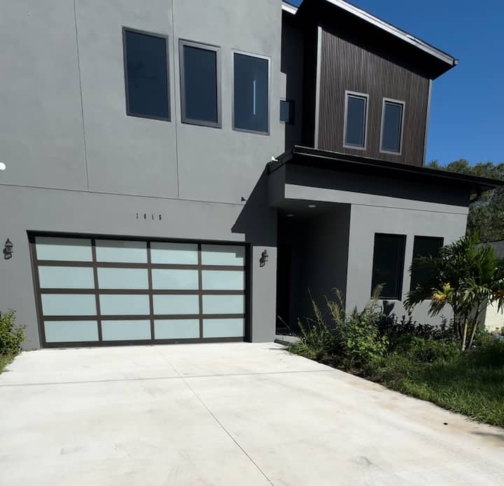 Newly Built Modern Fun House - 坦帕